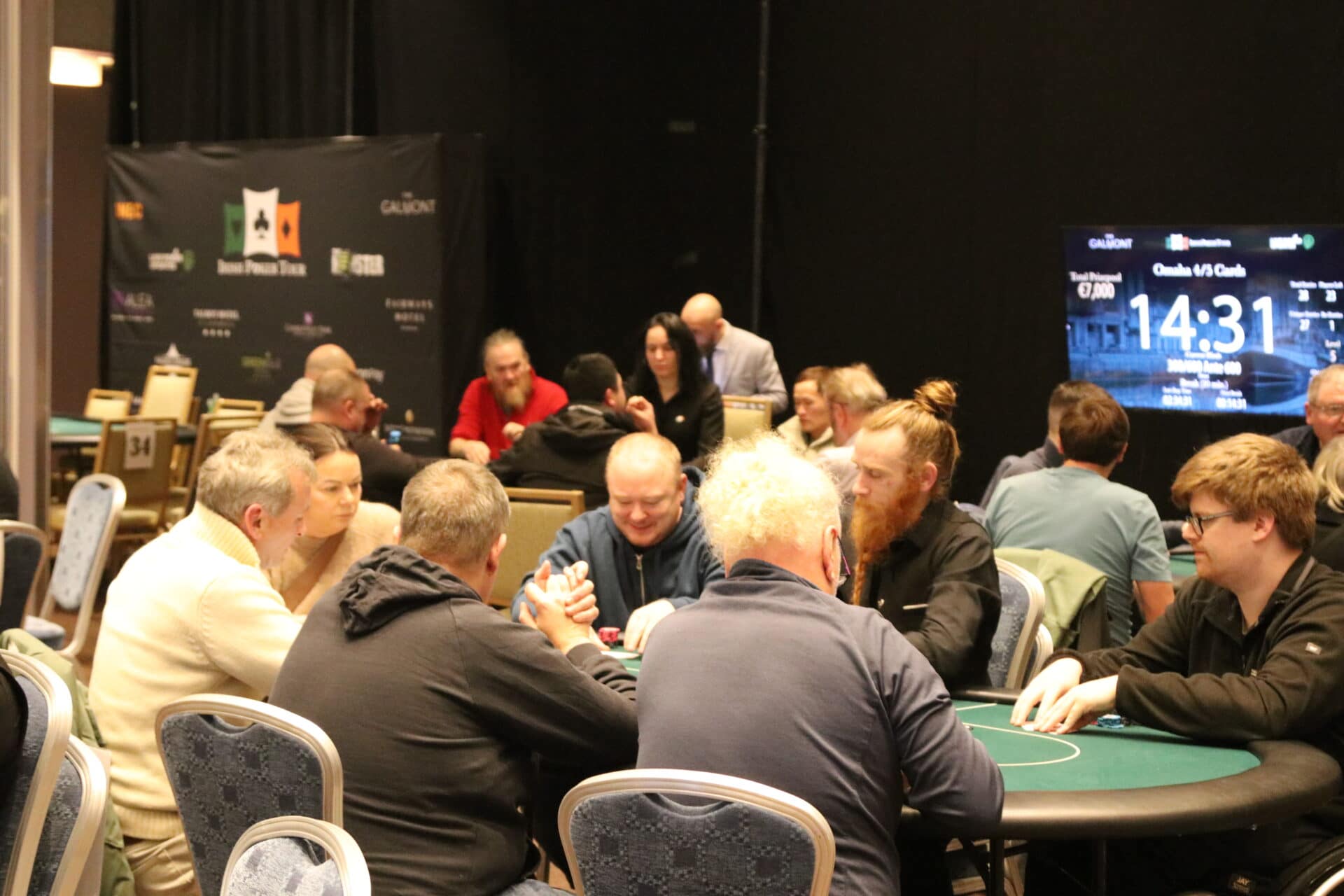 ♠️ Omaha 4/5 Cards – Action Underway ♠️